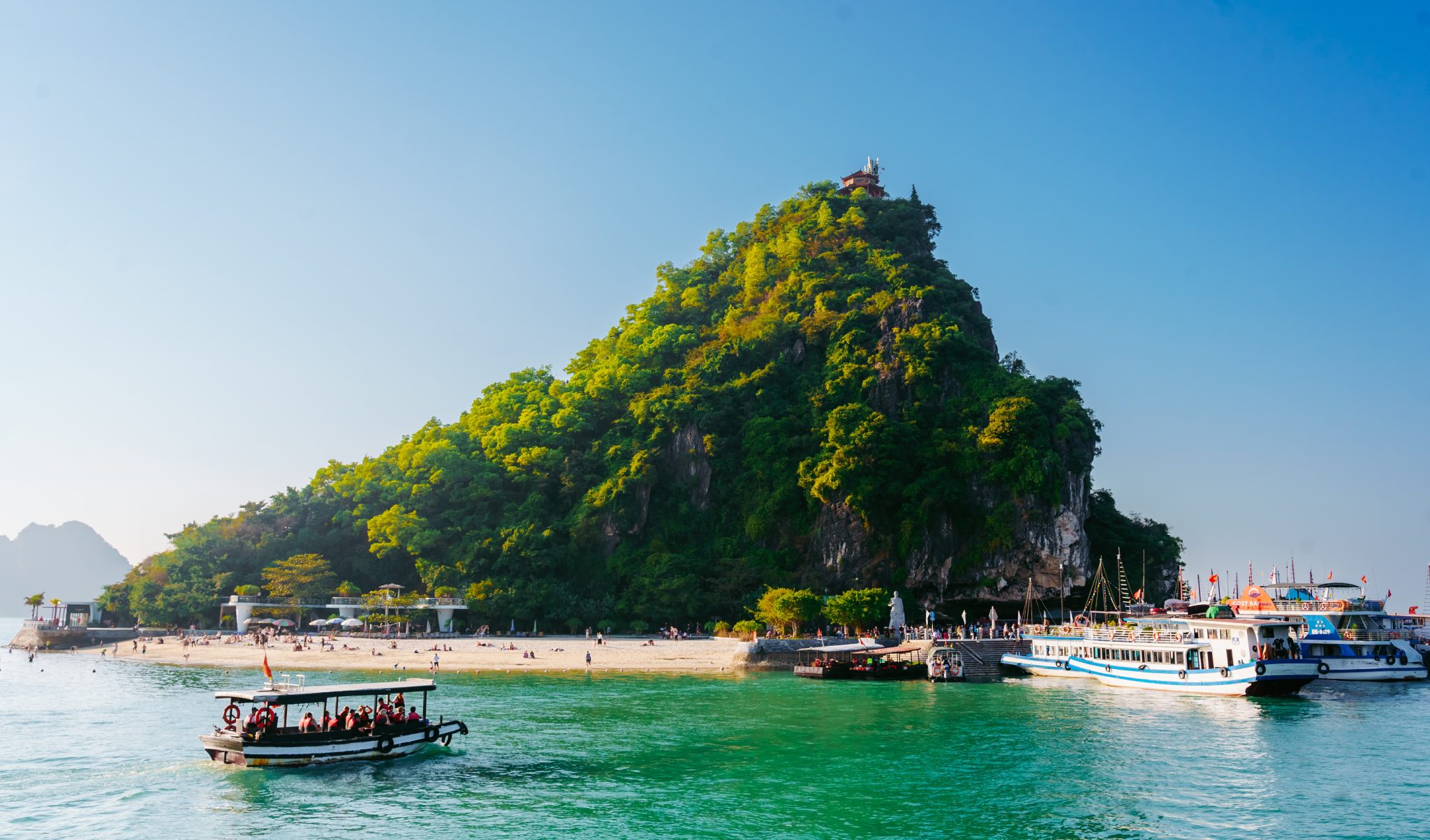 Du thuyền Hạ Long Alisa- Menu hải sản- thăm đảo Titop- kayaking