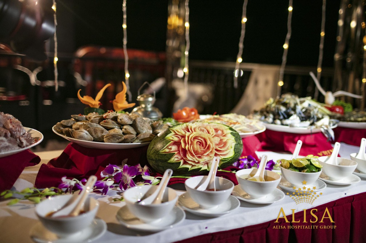 Du thuyền Hạ Long Alisa- Menu hải sản- thăm đảo Titop- kayaking